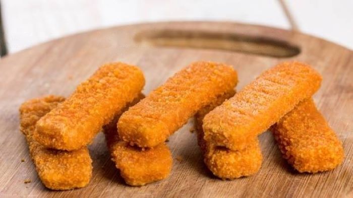 Can Dogs Eat Fish Fingers? Quench Your Curiosity Now! - WeWantDogs
